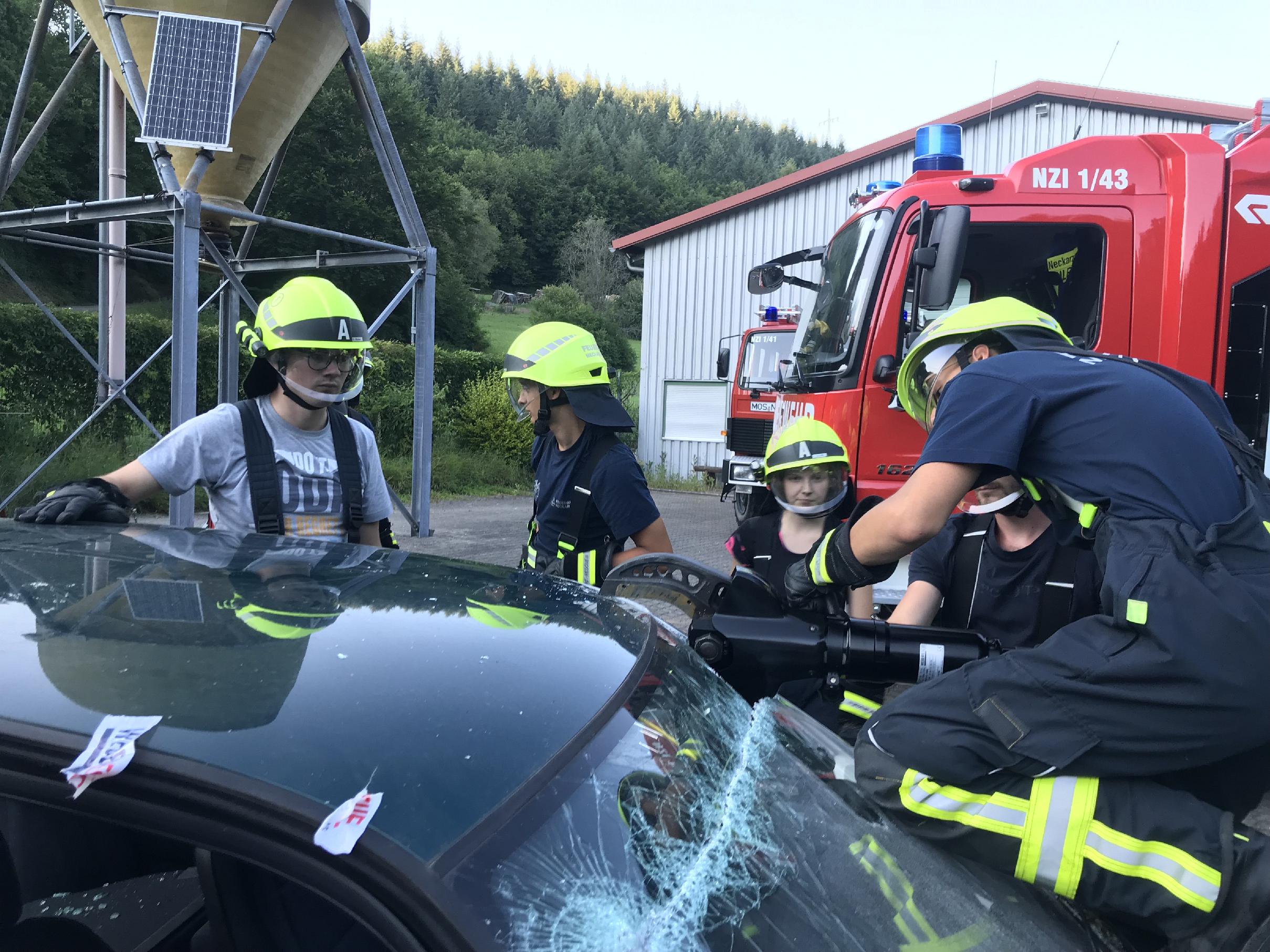 Übung Technische Rettung VU – Freiwillige Feuerwehr Neckarzimmern