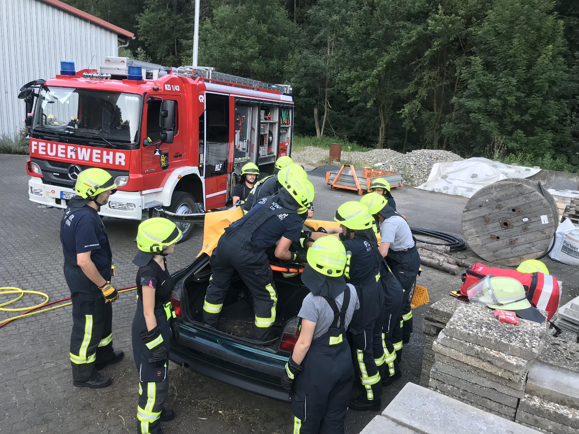 Übung Technische Rettung VU – Freiwillige Feuerwehr Neckarzimmern